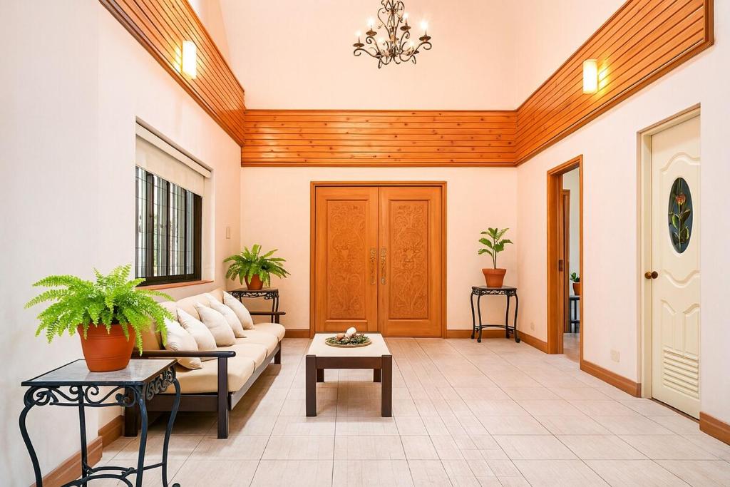 Bali Villa in Tagaytay w Pool, Billiards I 12pax, Tagaytay (updated ...