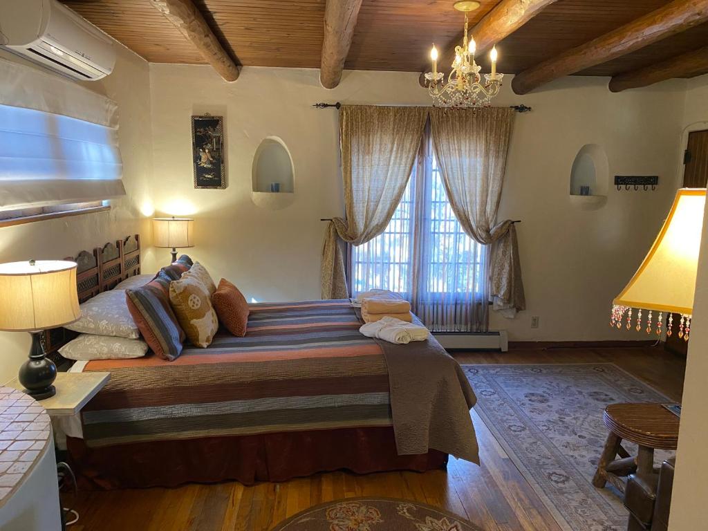Casa De Tres Lunas House Of Three Moons