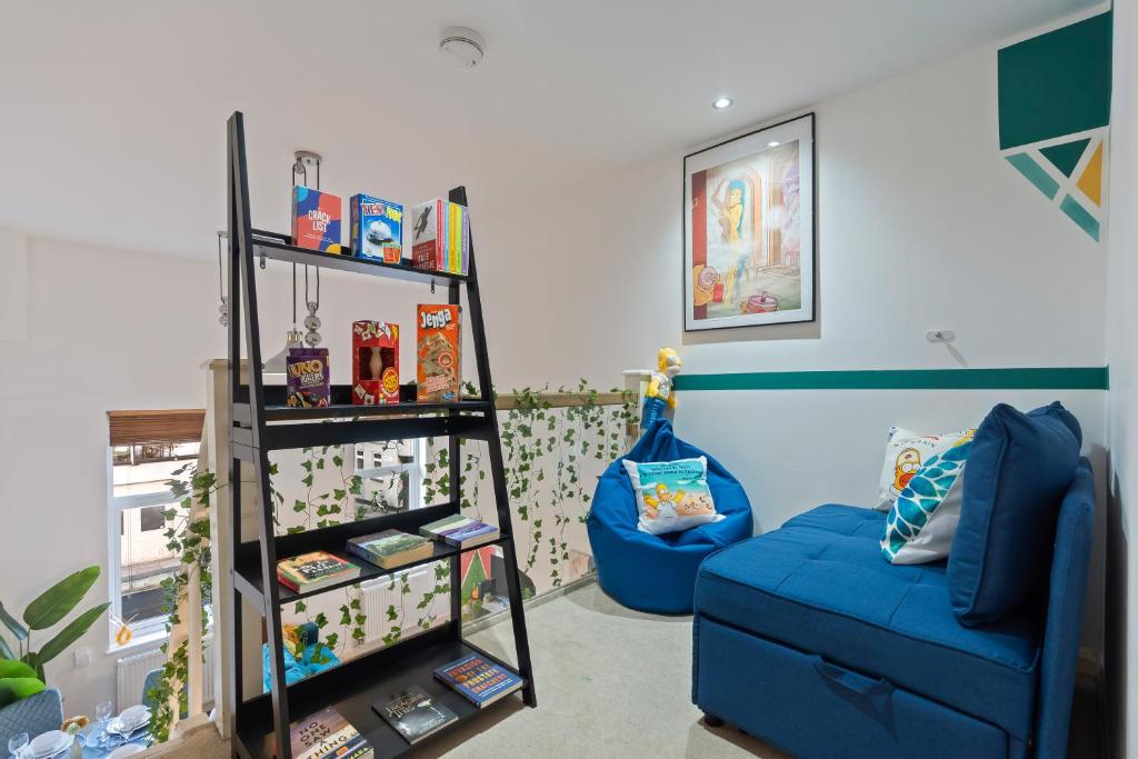 1BR Loft Apartment - LIVERPOOL STREET Sleeps 6 - The Simpsons Themed ...