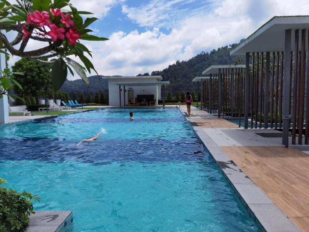 Windmill upon hill by mountain heaven, Genting Highlands (preços ...