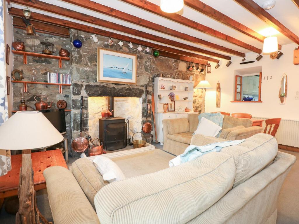 6 Maen Y Wern, Criccieth (updated prices 2026)