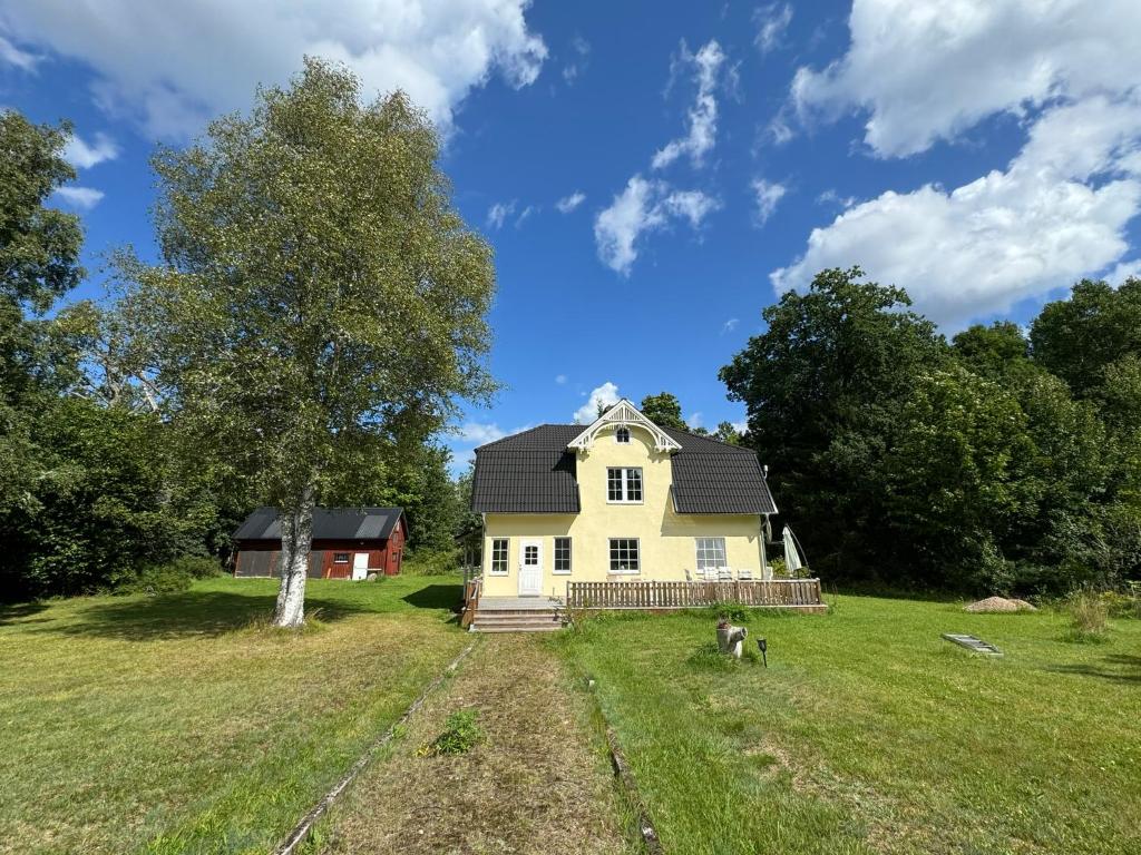 Villa Skogsro with a Large Plot in Southern Sweden, Abbetorp (prețuri ...