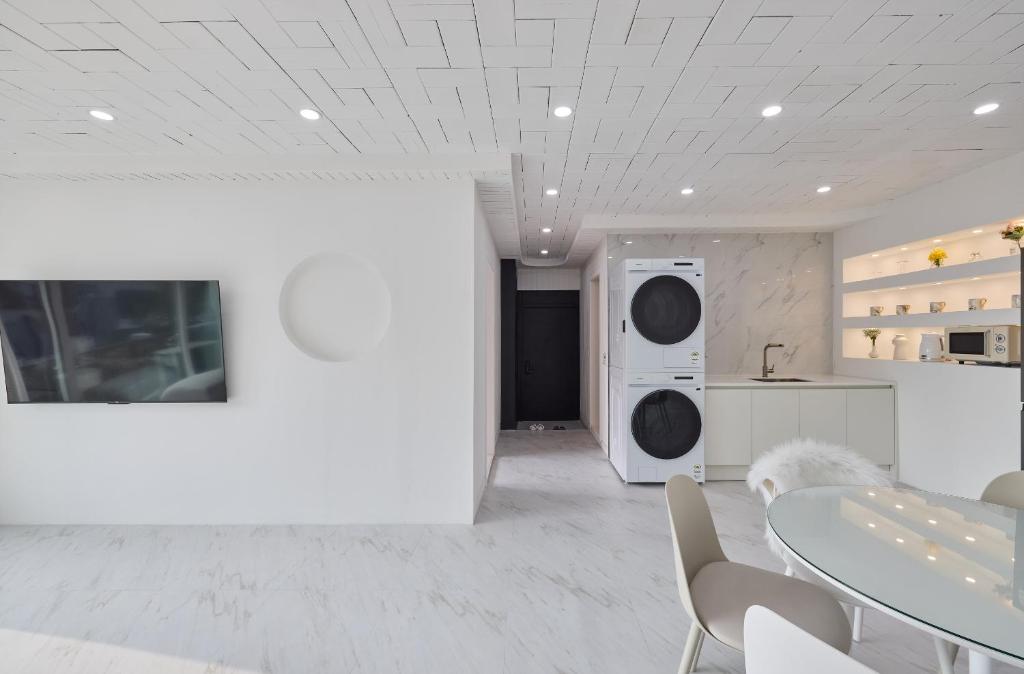 180sqm 3R 2B hongdae area, Seoul (updated prices 2025)