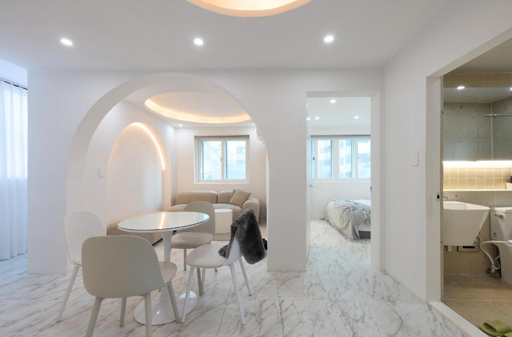 Unique house with hongdae area 2r with livingroom, Seul (preços ...