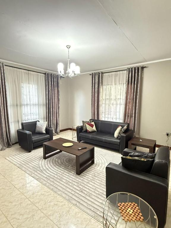 Elly's Three bedroom Home, Arusha (updated prices 2025)