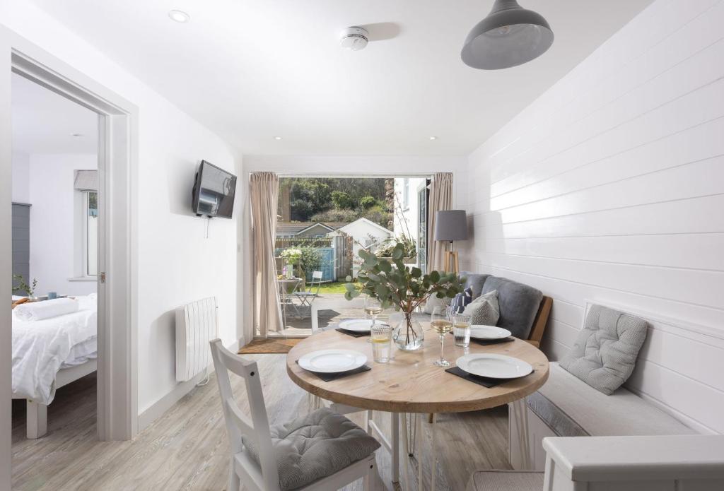 Robin, Polzeath (updated prices 2026)