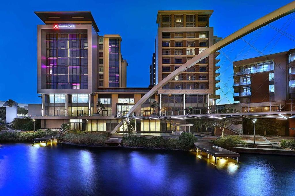 Luxury Penthouse -Crystal Towers, Kapsztad (aktualne ceny na rok 2025)