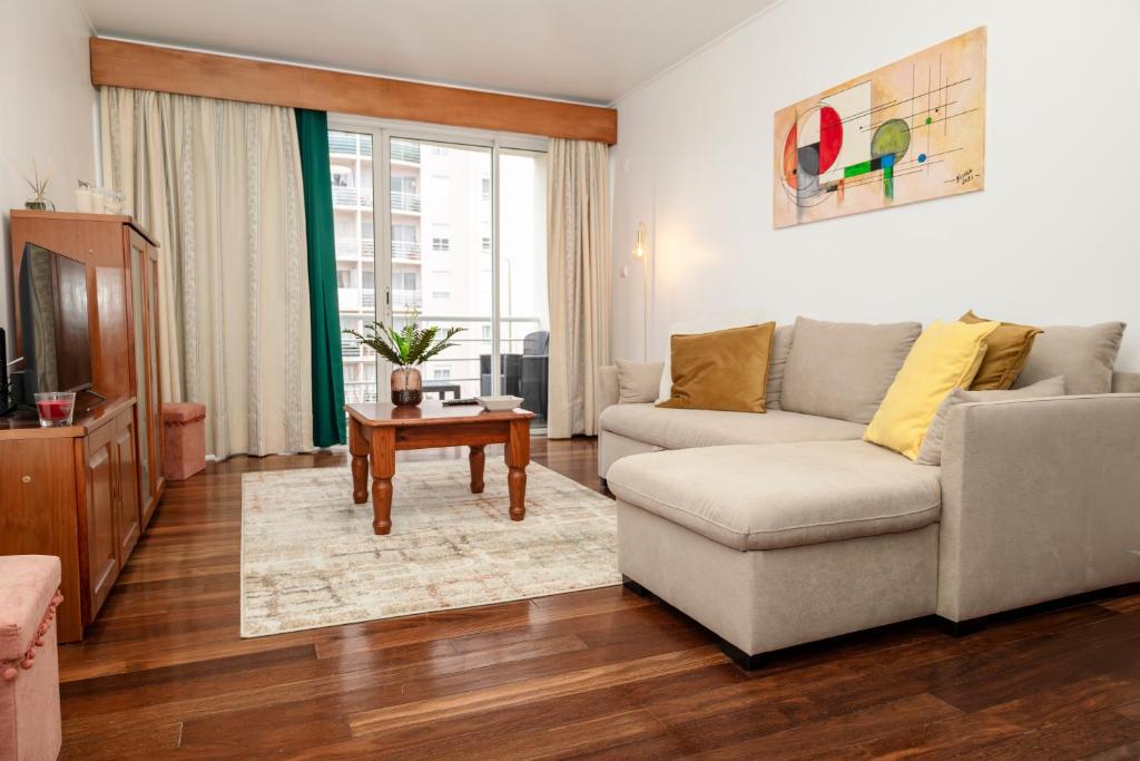 3C Azores Place, Ponta Delgada (updated prices 2026)
