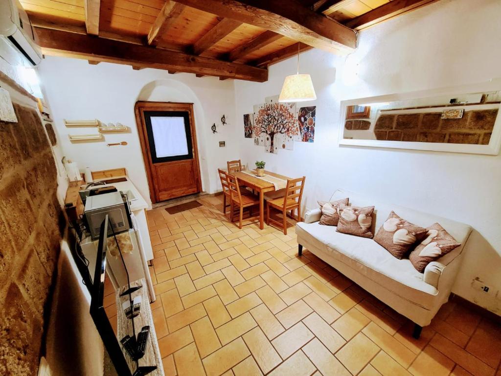 Mad House, Sutri (updated prices 2026)