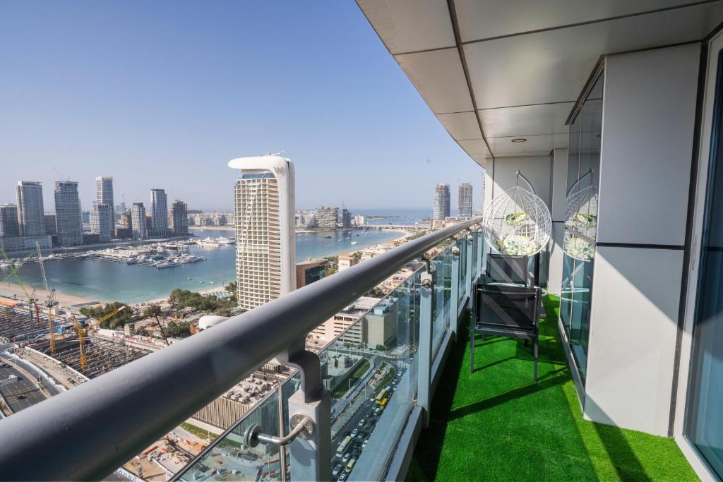 28- Modern 2 BHK with Balcony & Marina Views - Princess Tower - Prime ...