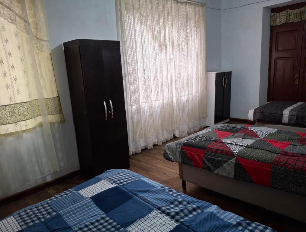 L'escale, Tarija (updated prices 2025)