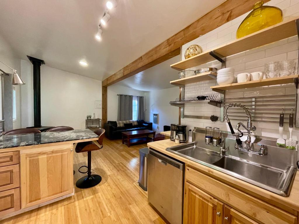 Cozy Modern Studio near Point Reyes and Mount Tam, Trails, Beaches, and ...