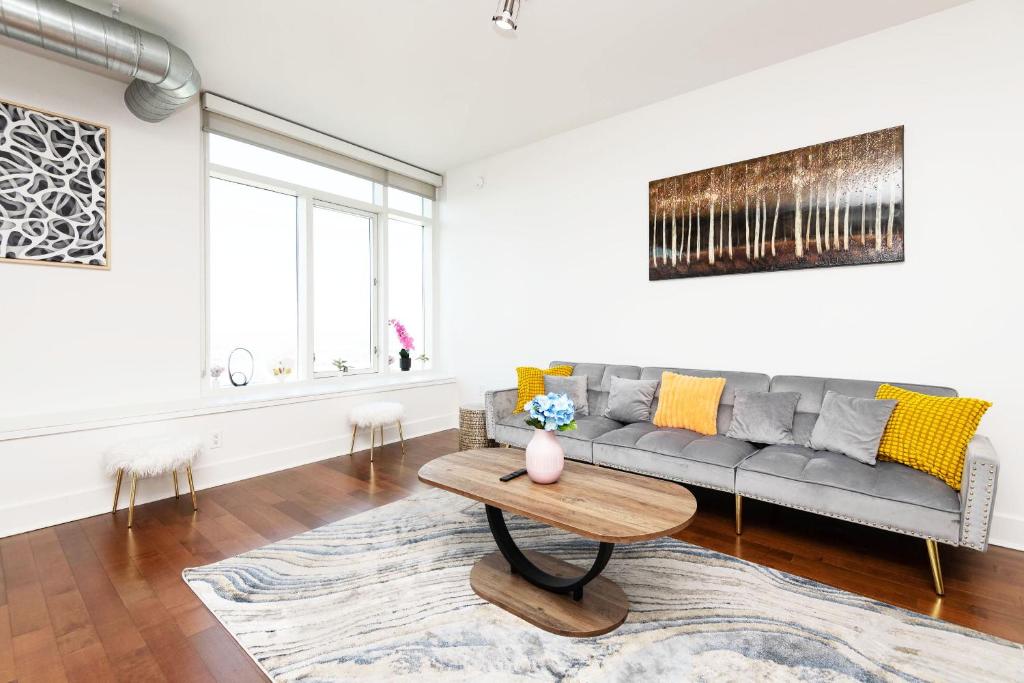 Sky-Rise Apartments, Los Angeles (updated prices 2025)