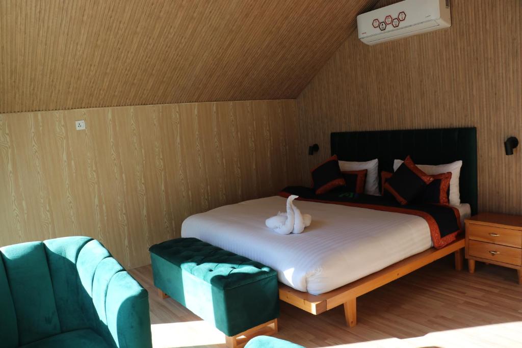 Apex Hotels and Resorts Attabad Lake Hunza, Gulmit (updated prices 2026)