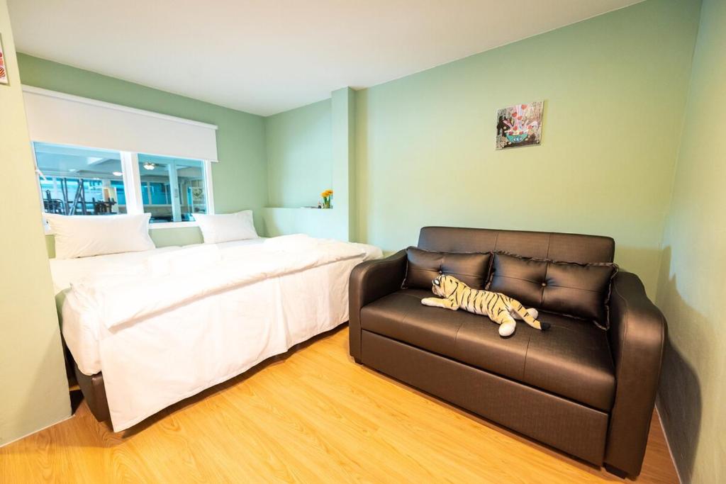 Type C - Compact Japanese Room with a Patio, Bangkok (prisene oppdatert ...