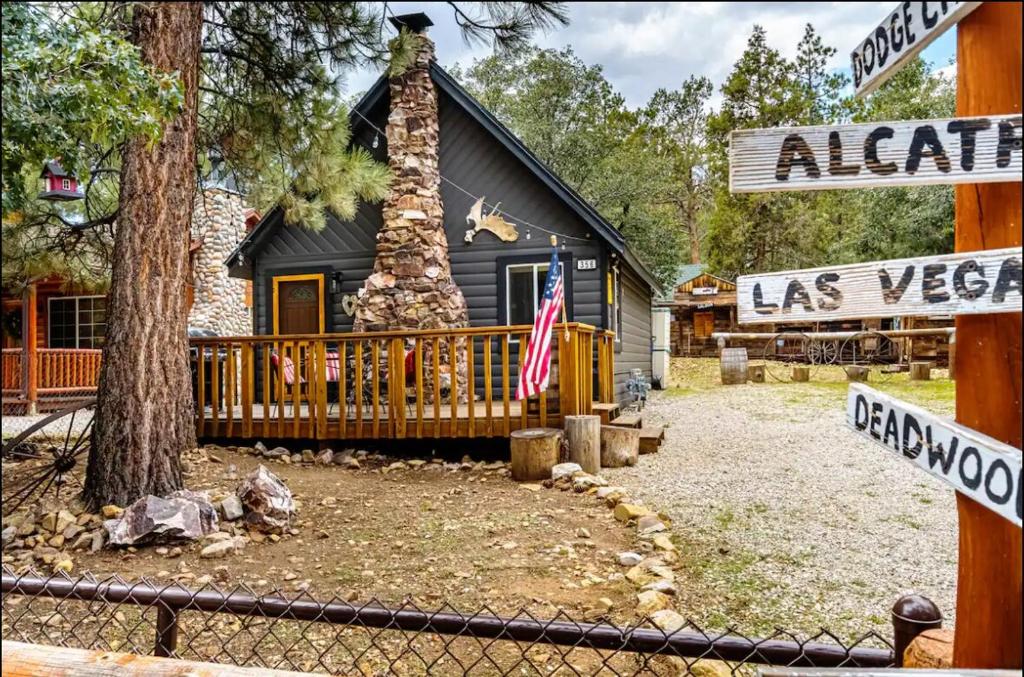舒格洛夫Charming 1950s Western Cabin & Dog-Friendly Stay（2025 年最新房價）