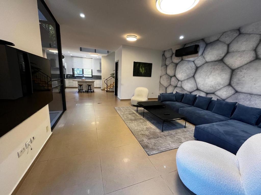 Super house- villa09, Hod HaSharon (updated prices 2025)