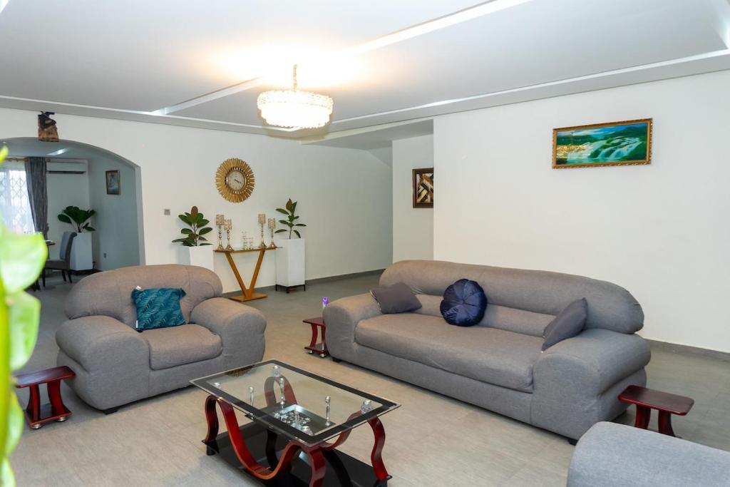Plush apartment hosted by Ama 3bd rm 4 guest, Accra (updated prices 2026)