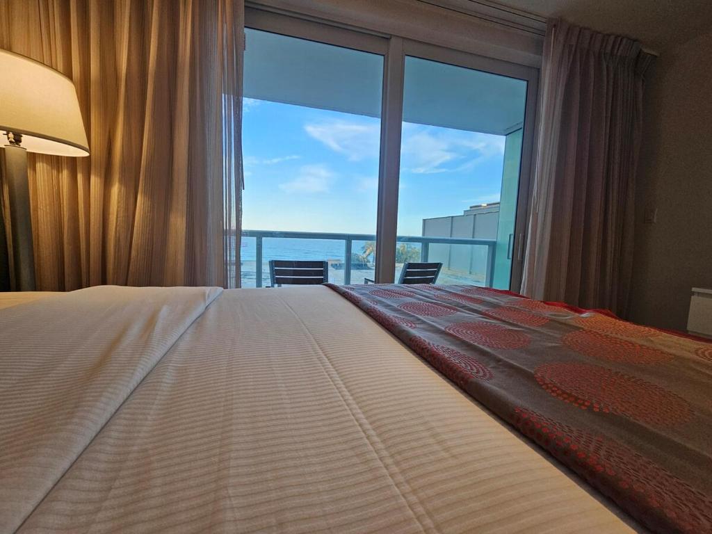Ocean front paradise studio with ocean view and beach exit, Sunny Isles ...