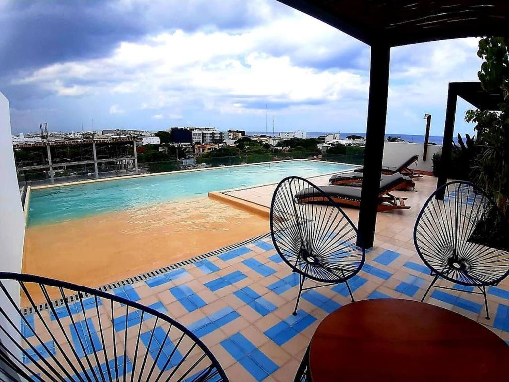 Deluxe condo, pool, security, great location close to everywhere, Playa ...