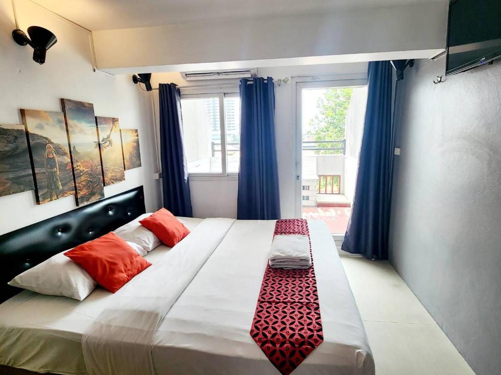 Happio Near Chabad House, Bangkok (updated prices 2025)