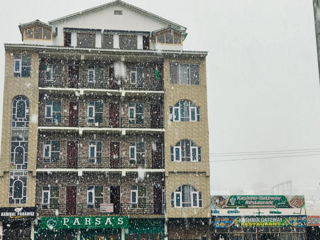 Banihal paradise, Jāmb (updated prices 2026)