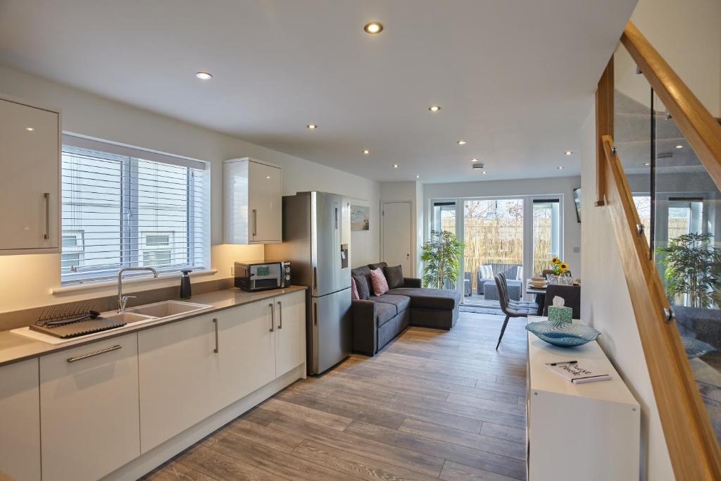 2022 Modern Home In Central Hayle With Parking, Hayle (updated prices 2025)