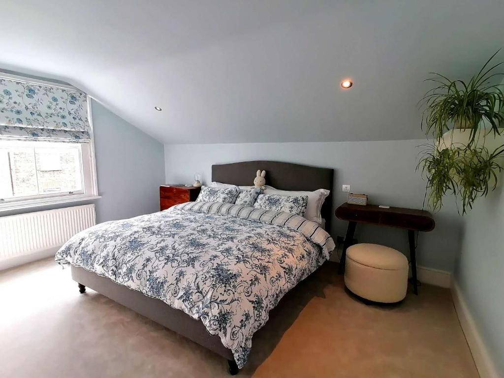 Clapham South Victorian House, London (updated prices 2025)