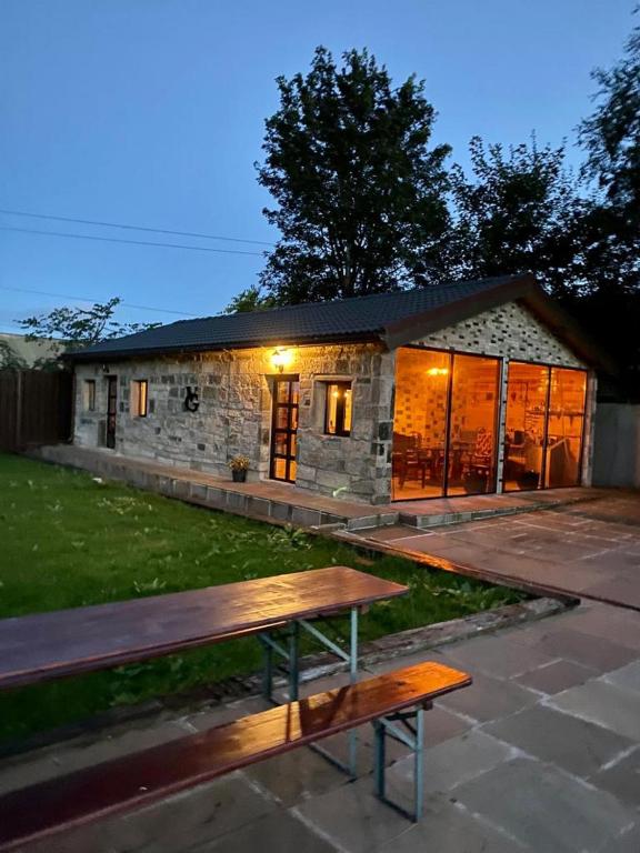 The Owl Stony Snug, Carstairs Junction (updated prices 2026)