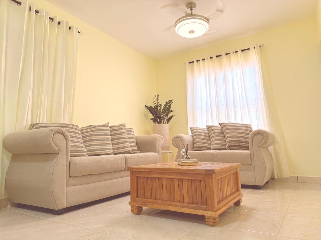 Our Cozy Home, Wi-Fi, AC, Parking, Near Beaches and Attractions in ...