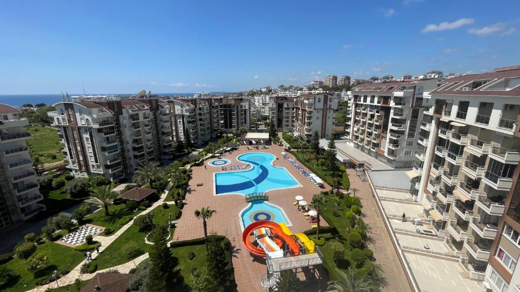 Spacious 4 plus 1 Penthouse with Full Facilities, 500m to the Sea ...