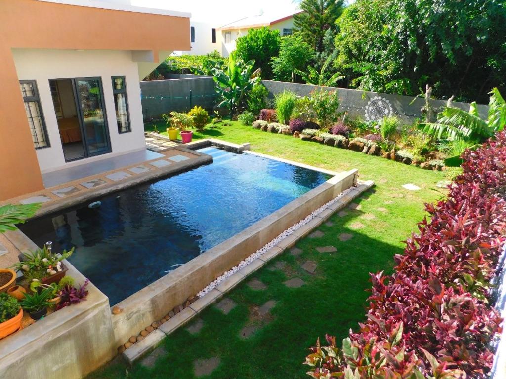2 Bedrooms Ground floor villa with private pool & garden, Albion ...