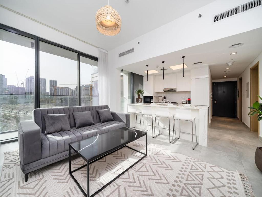 Stylish JVC 1 Bed with Wraparound Balcony, Dubai (updated prices 2026)