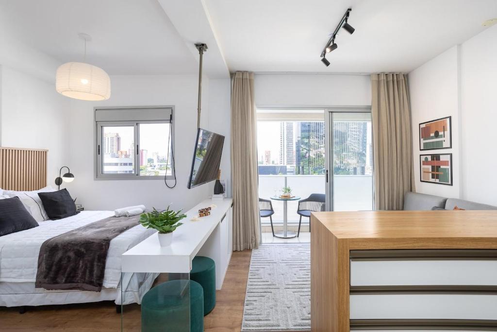 Apartamento Completo e Confortável na Av Chucri Zaidan, São Paulo ...