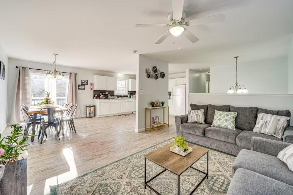 Newly renovated home, Fire pit, Games, Grill, Tobyhanna (updated prices ...