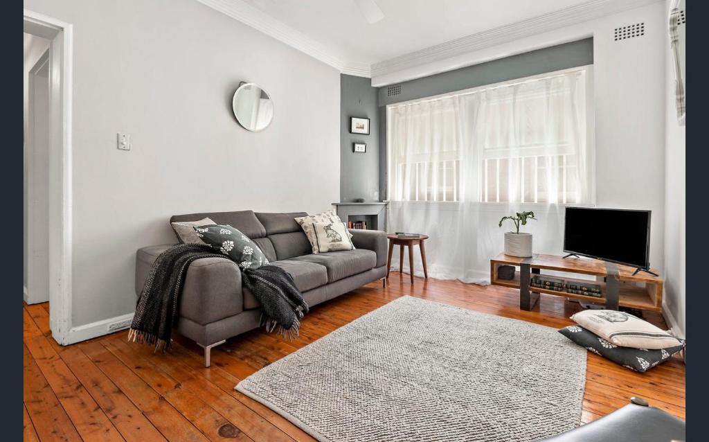 Steps to Beach WFH Setup & Coastal Vibe, Sydney (updated prices 2025)