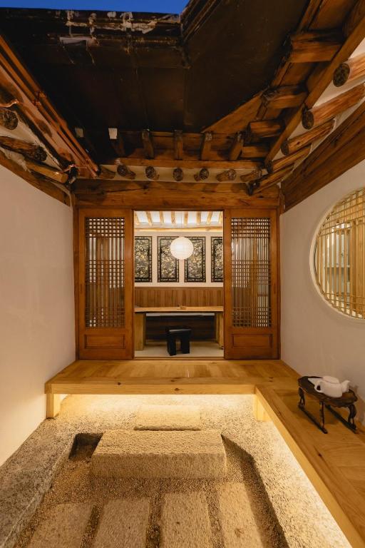 HWAYEONJAE, Private Hanok Luxury Live Tradition in Bukchon, Seoul ...