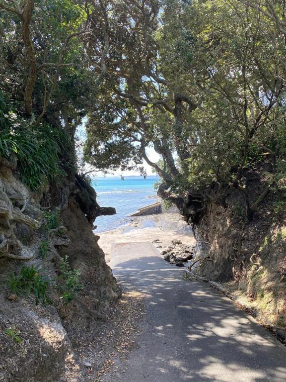 Cove side Bliss, Whangaparaoa (updated prices 2026)