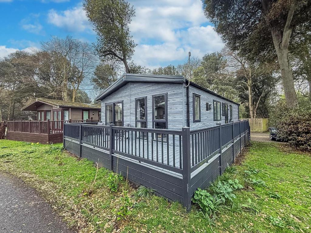 Stunning Lodge With Large Decking At Azure Seas In Suffolk Ref 32109Og ...