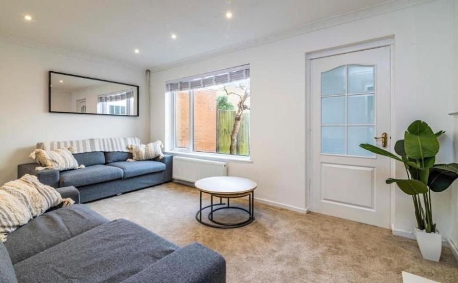 Modern & Stylish 2-Bed Home, Nottingham (updated prices 2025)