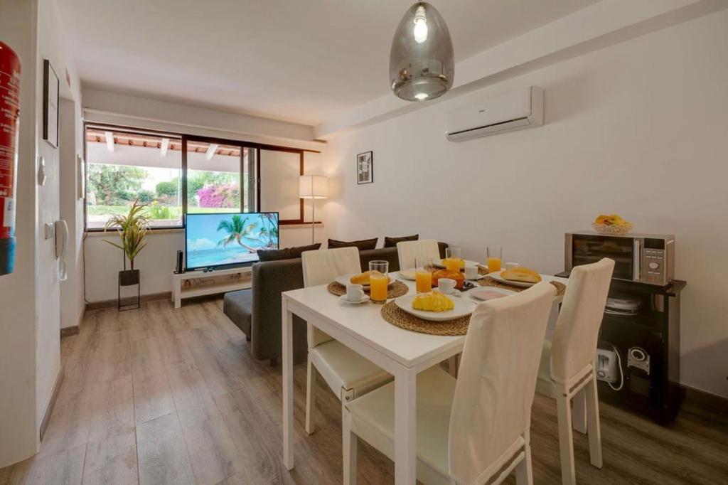 Apartamento Condomínio Montechoro by CM Properties, Albufeira (updated ...