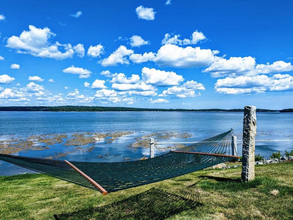 Oceanfront Jellison Beach House, Hancock (updated prices 2026)