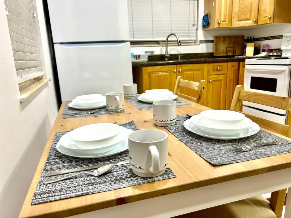 Cozy 2-bedroom Private Guest House in a convenient location, Vancouver ...