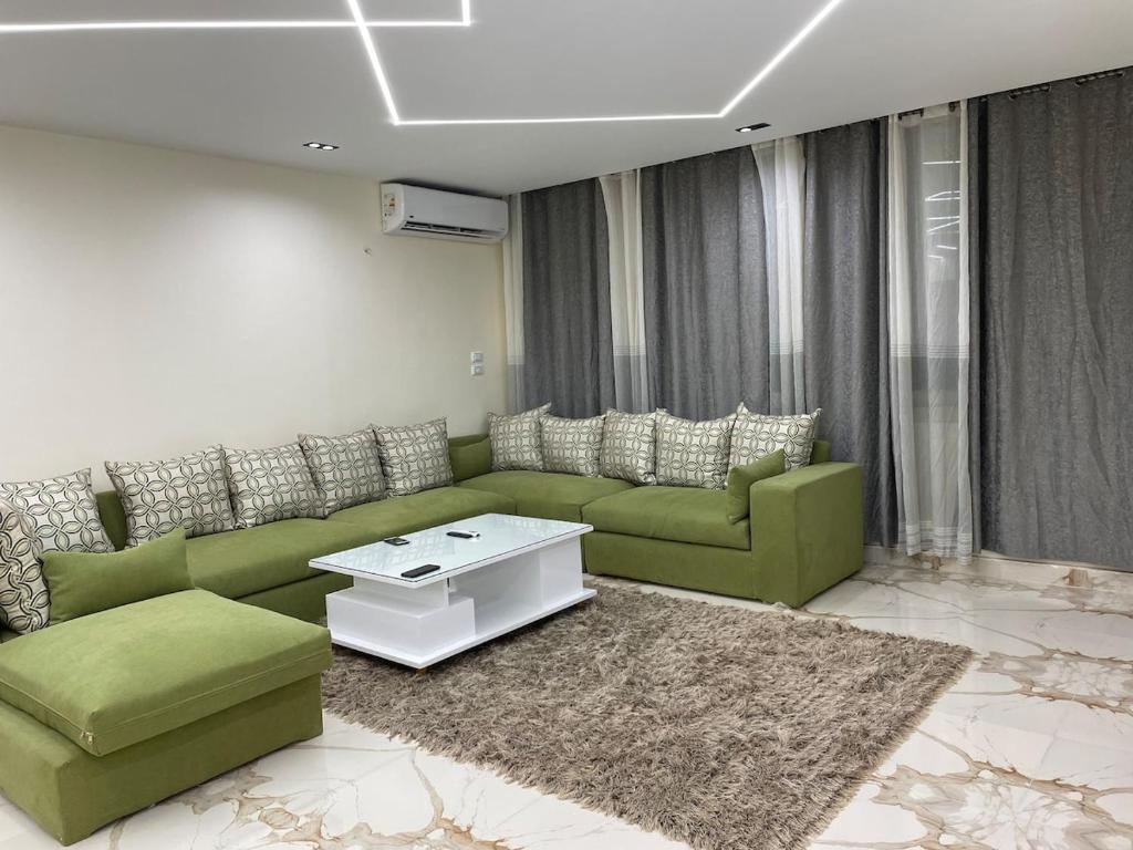 Elite pyramid, ‘Ezbet `Abd el-Ḥamîd (updated prices 2025)