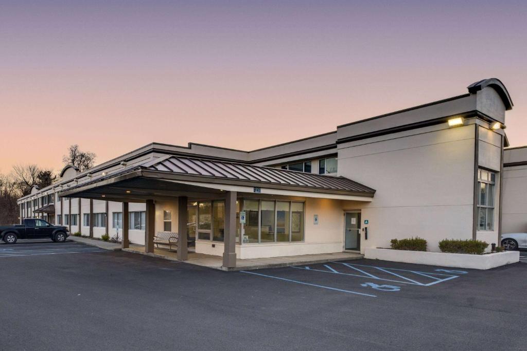 Days Inn by Wyndham Albany SUNY, Albany (updated prices 2025)