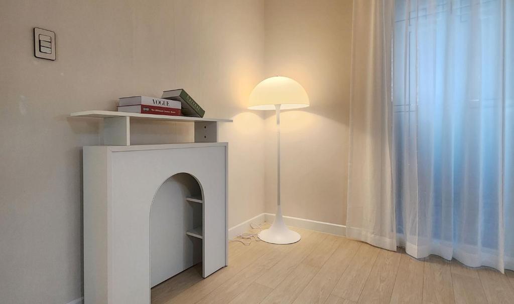 Hongdae Yeondral Park, Z3, 7 minutes from Hongik Univ Station Exit 5 ...