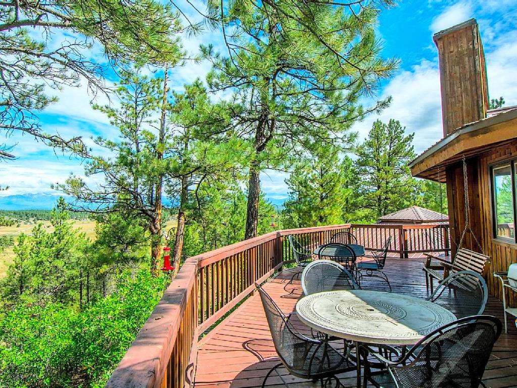 Unique Tree House-Style Cabin Rental with a Luxury Hot Tub in Pagosa ...