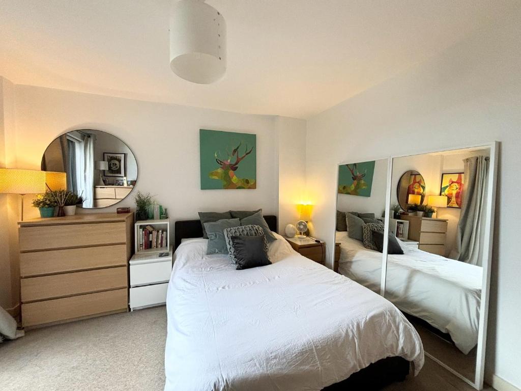 Mid-Century Modern Flat with Panoramic City Views, London (updated ...