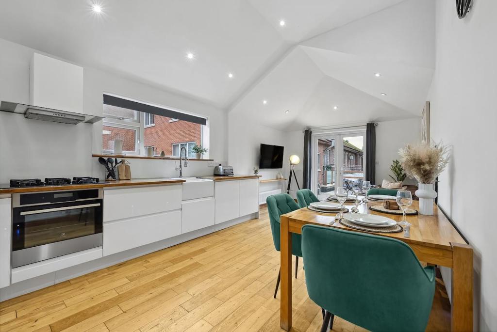 Three-Storey, Five Bed, Cambridge (updated prices 2025)