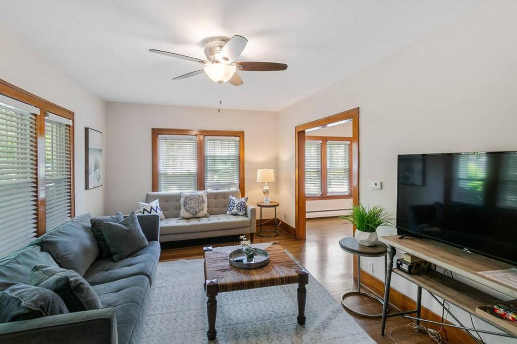 DT Libertyville Home With Arcade PacMan by Navy Base, Libertyville ...